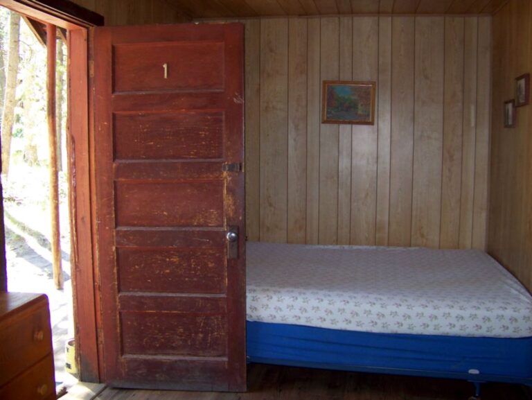 Cabins – Moon Lake Resort